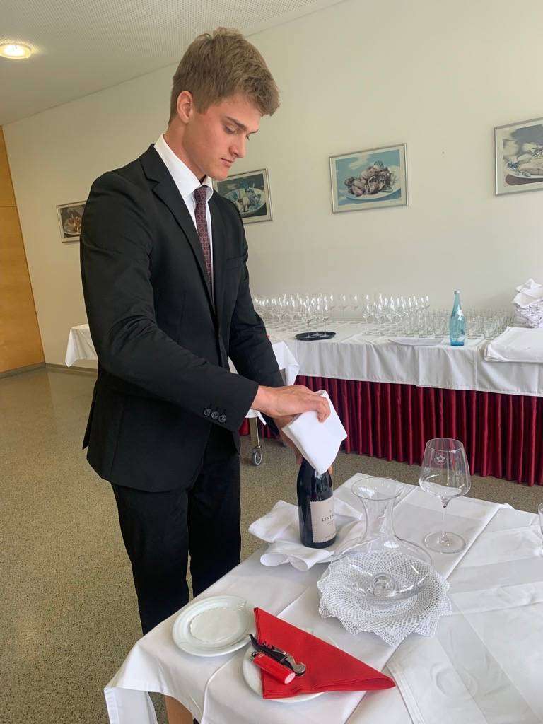 Jungsommelier-Prüfung an den Zillertaler Tourismusschulen - Zillertaler ...